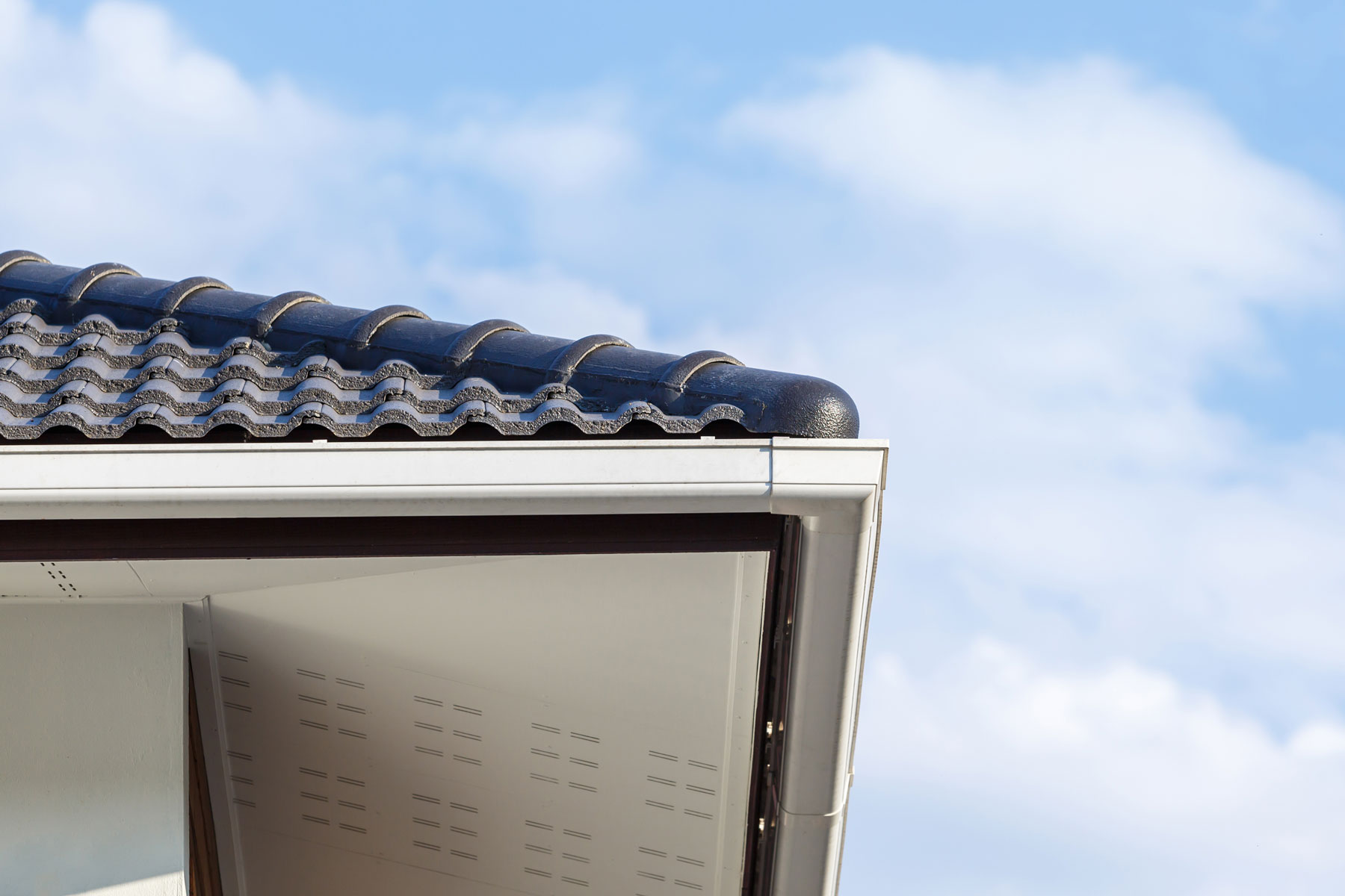 DIY vs. Professional: Should You Install Seamless Gutters Yourself ...